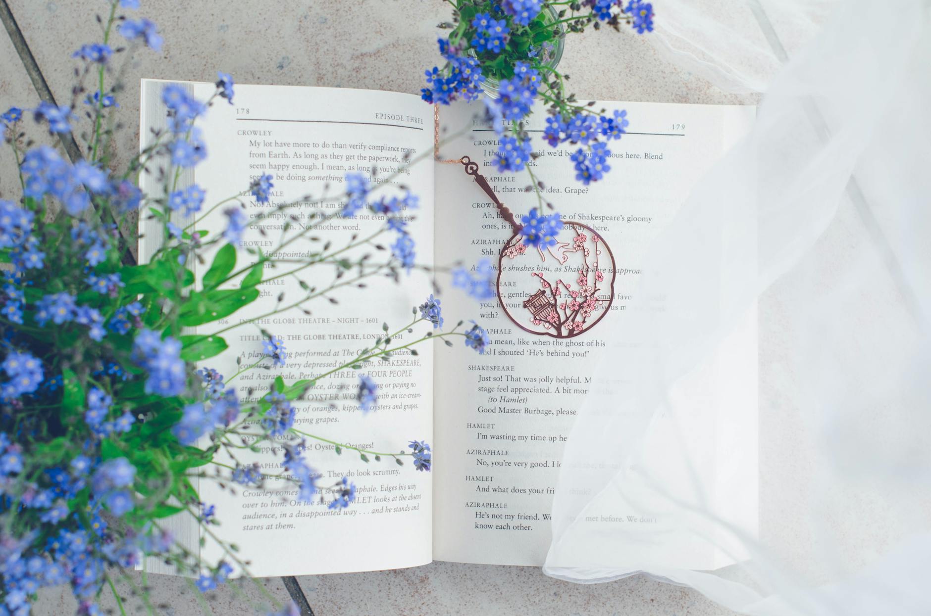 What Experts Read: Poetry Collections That Shape Personal Philosophy and Inspire Creativity ...